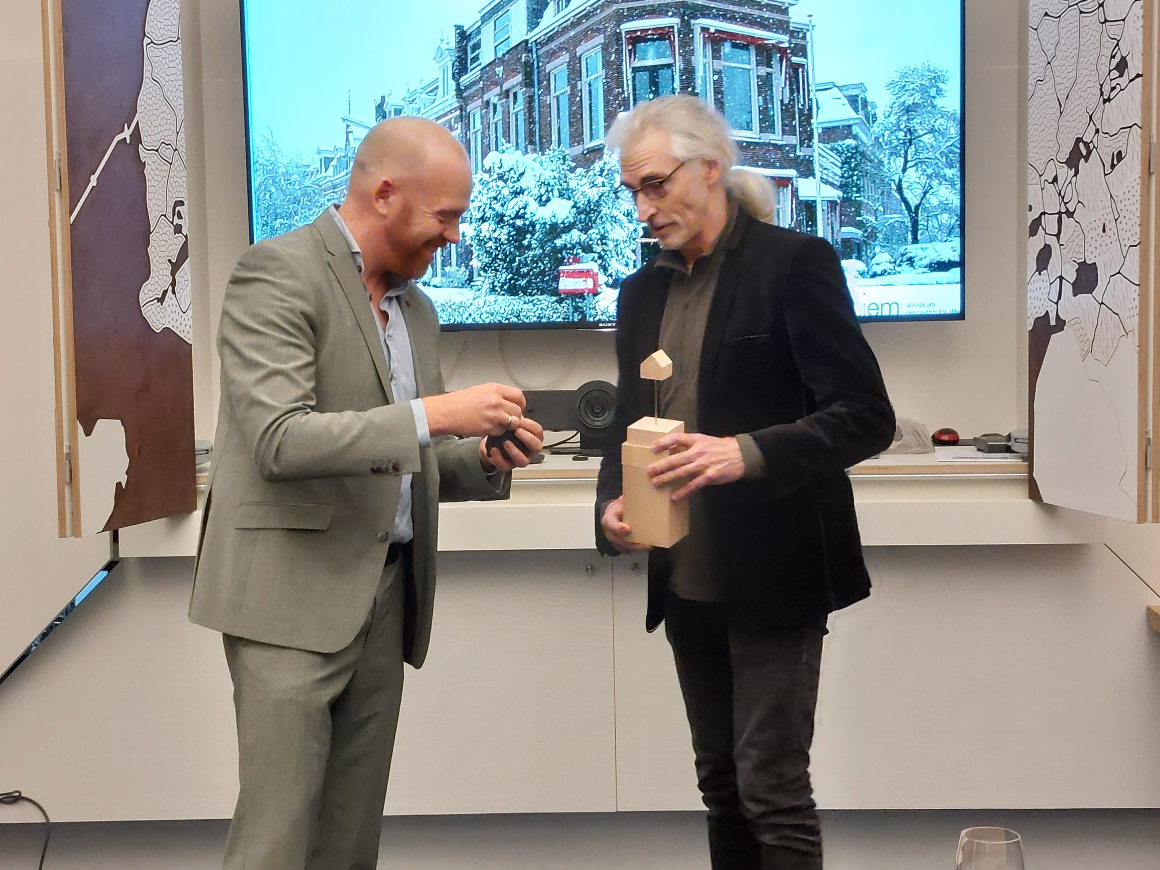 Johan de Vries onderscheiden met hûs en hiem prijs - hûs en hiem